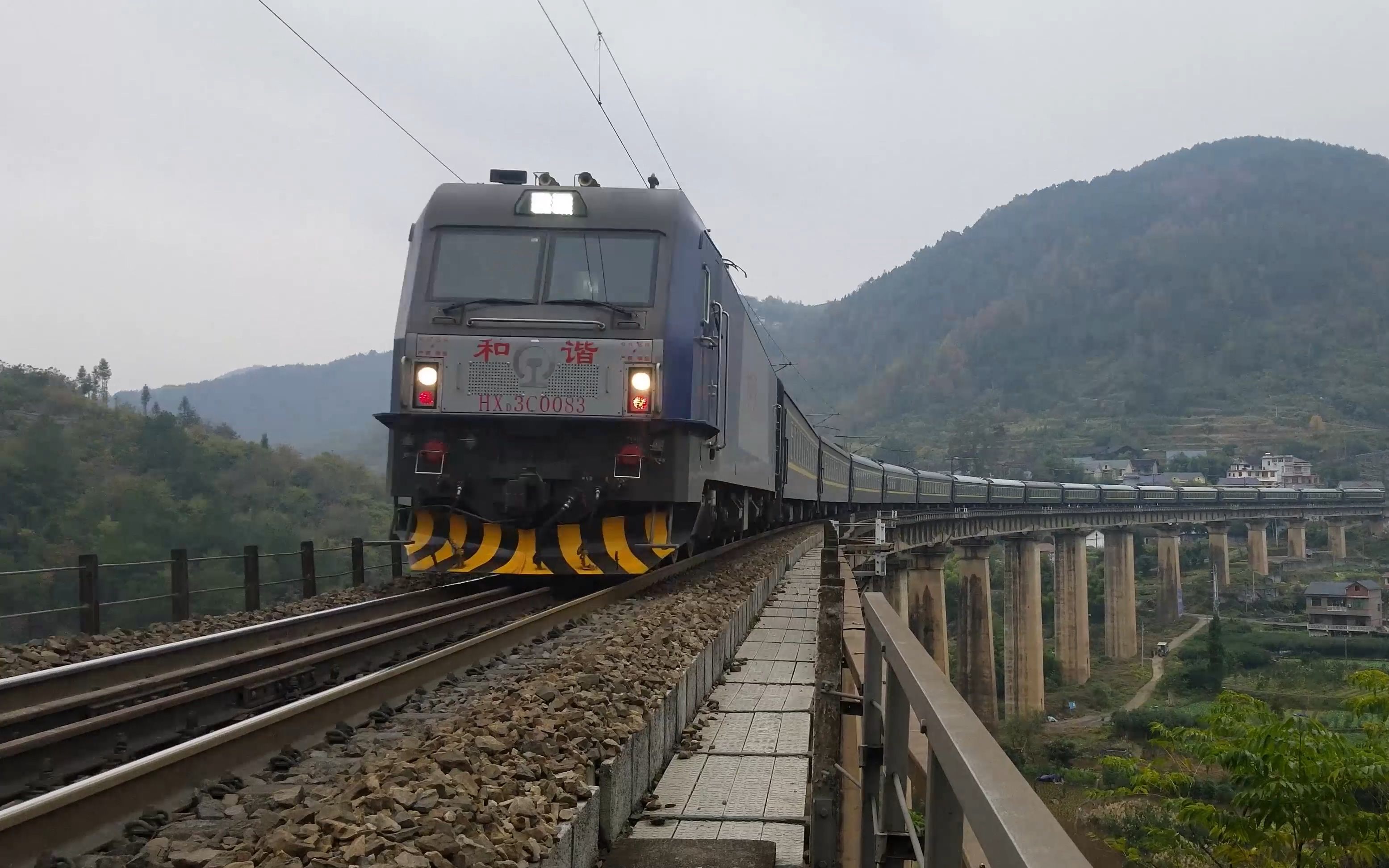 K267通过大桥,完美~