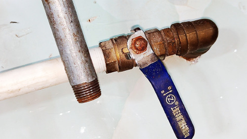 铜阀门不能热熔怎么接入PPR管?方法居然这么简单,真是大开眼界