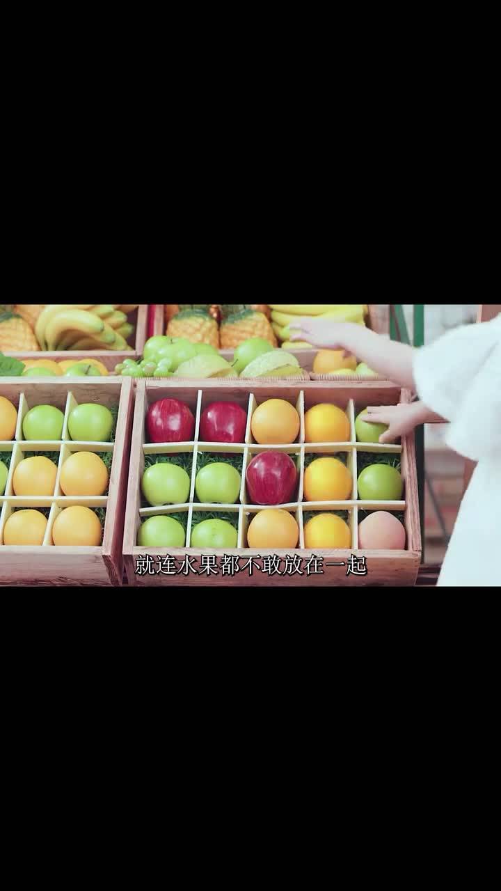 相同颜色的物品放在一起,那么就会消失不见