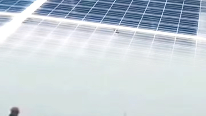 太阳能板主要清理灰尘和鸟粪2种污垢,灰尘堆积比较容易清理鸟粪会...