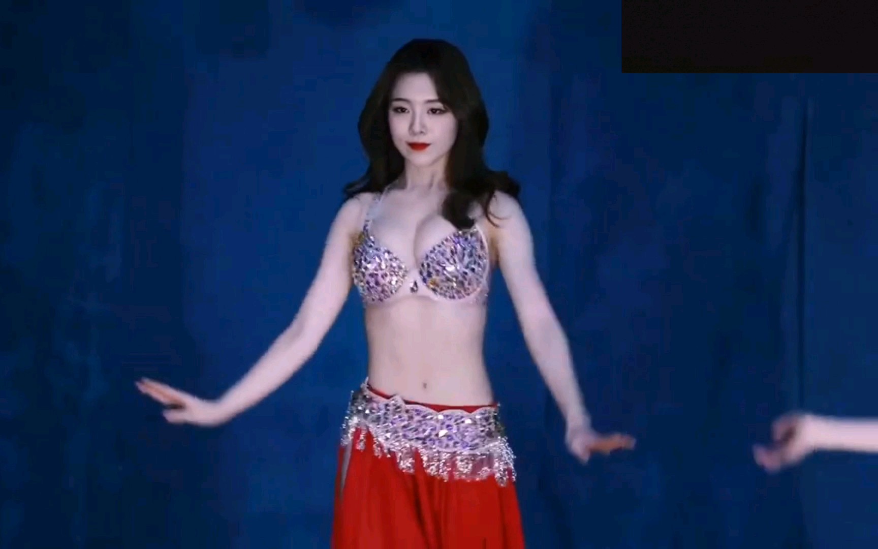 肚皮舞女神林性美,肤白貌美大长腿,气质俱佳 !