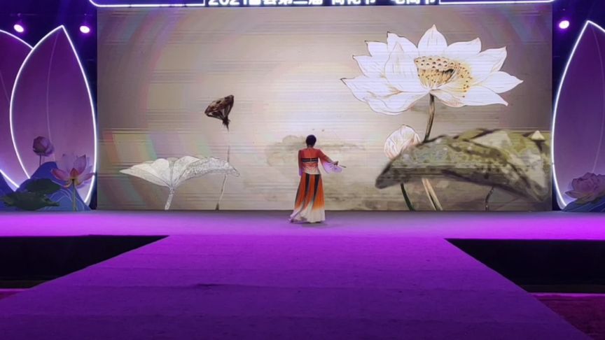 弘扬中华优秀传统文化,让后辈知道自己的民族服装,汉服。