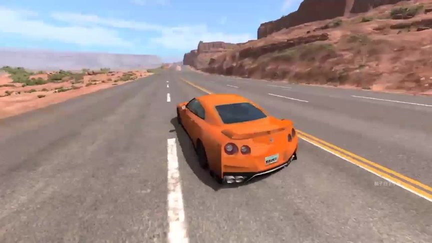 高速行进的汽车突然压到缓冲带 立刻翻车报废 拟真车祸模拟