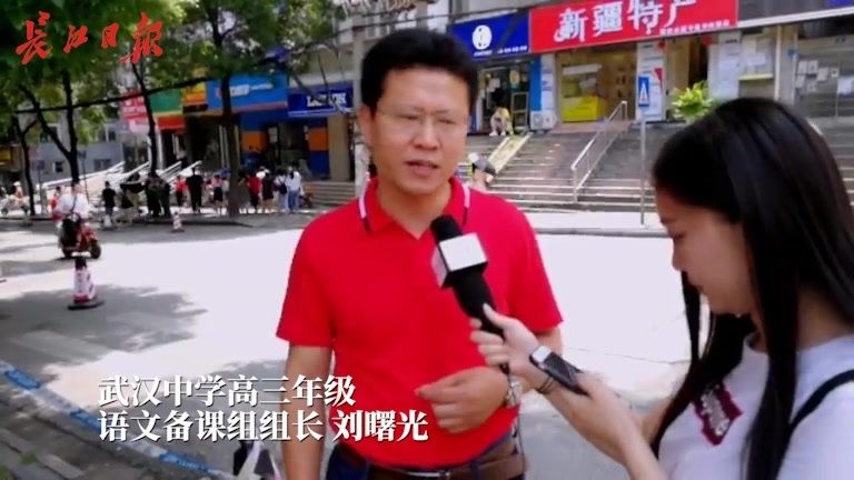语文老师场外解析作文题:将劳动与创造、奋斗等时代精神结合