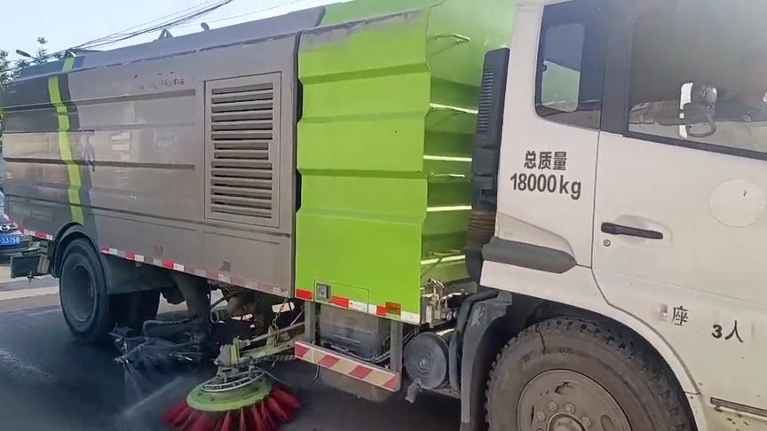 中联重科5180型洗扫车客户试车效果#国五洗扫车 #中联洗扫车