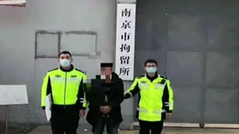 男子嚣张阻碍执法还打110报警:谁拦我就撞谁!