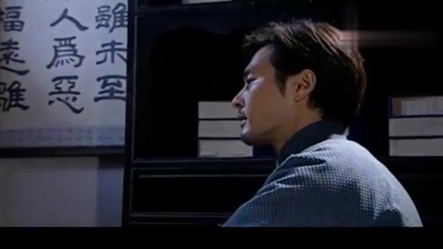 年轻寡妇静心抄佛经,先生的琴声来得正合时宜