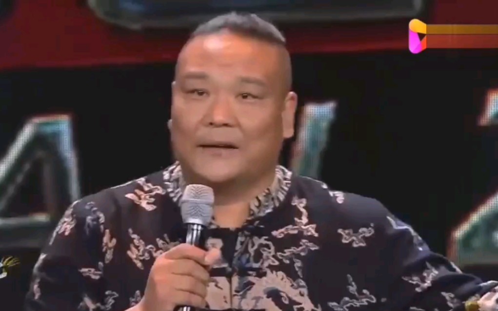 东北著名演员相阳表演精彩二人转《靠山调》东北味特浓,非常好听。