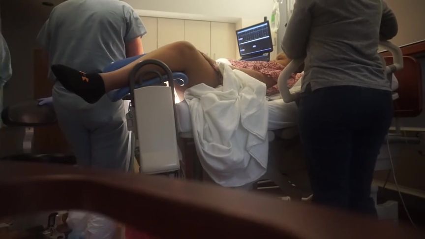 产房直击孕妇艰难的分娩过程,妈妈真是无与伦比的伟大!