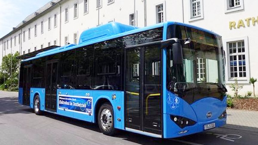 国产车终于超越日本!比亚迪K9续航250公里,售价400万各国抢着买