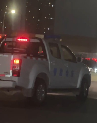 西安一"安全监管"车玩漂移,司机疑酒驾公务车,当地:属于国有独资企业,...