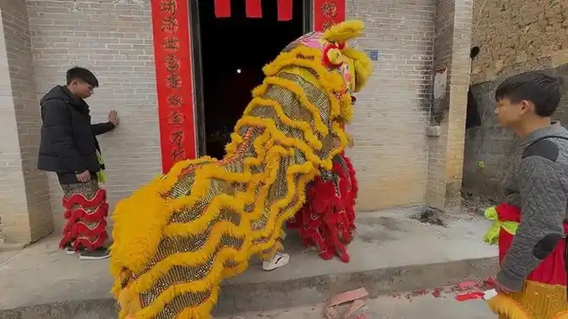 乔迁之喜醒狮拜祠堂仪式