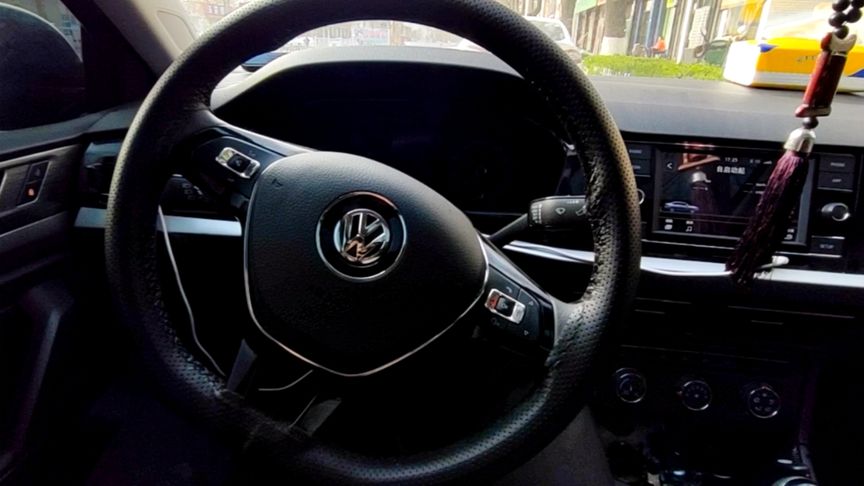 大众朗逸1.5手动舒适版