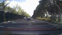 2017-08-22.16220035机动车道上的叉车