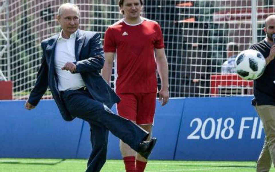 足球史上守门员的十大超神射门