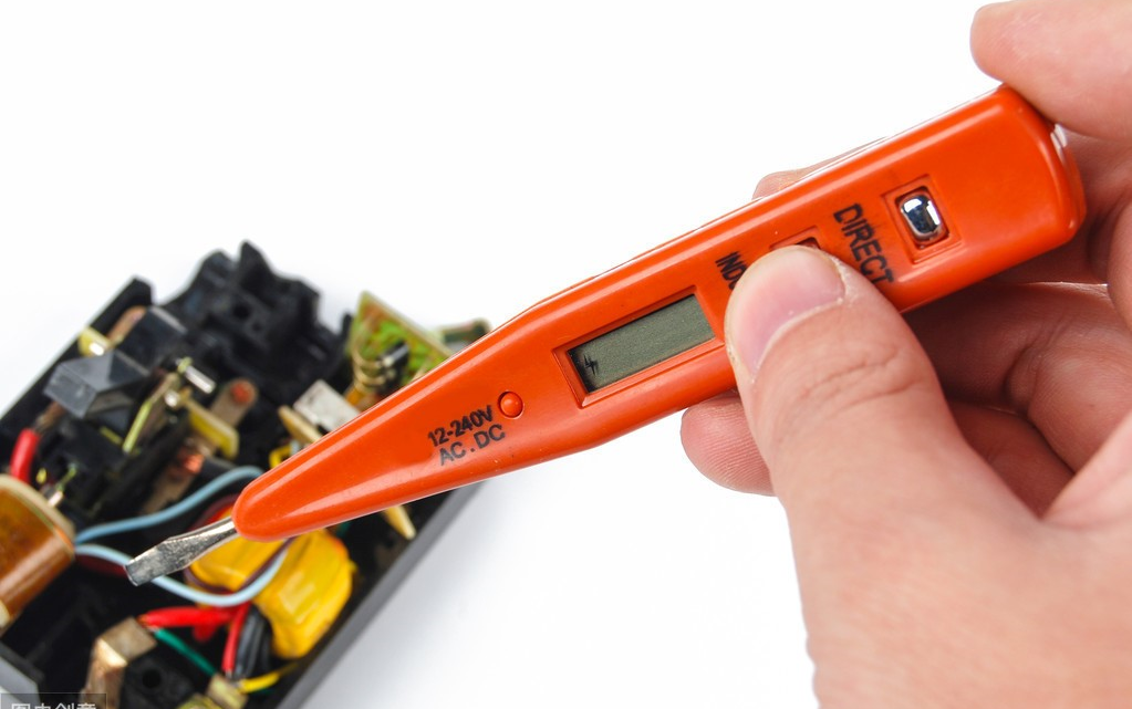 3.电笔区分火零线,是电工都会,没有电笔怎么办?很多电工一筹莫展