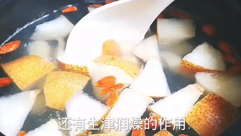 马蹄和梨放一起,没想到这么厉害,比吃补品还好,做法简单又实用