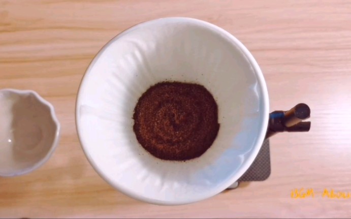 手冲咖啡练习--No.071lili粒粒滤杯2.0版八孔 扇形滤纸好用,可能用支架...