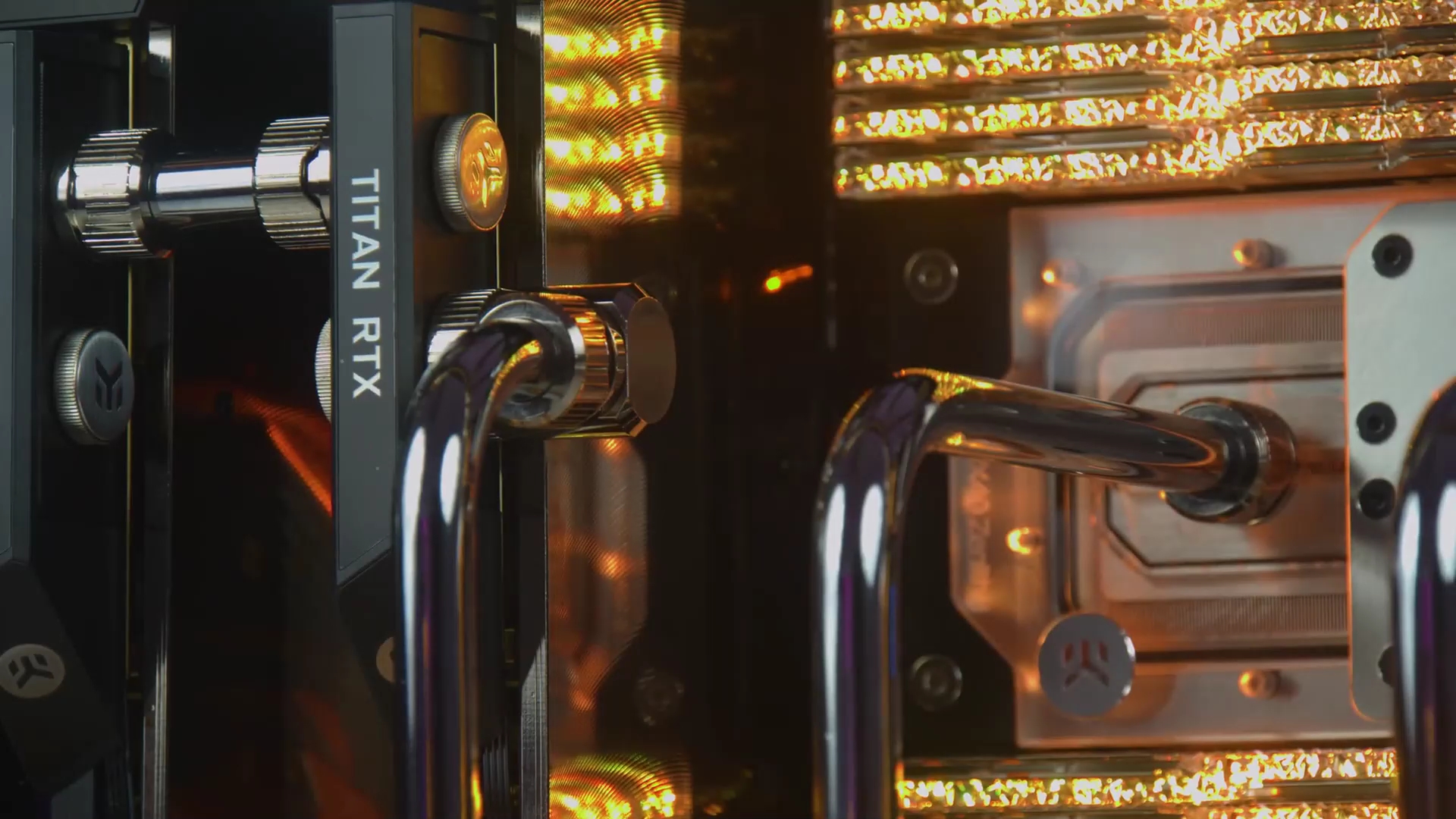 豪装备系列97 - AMD 3970X+双路2080ti - 土豪金配色分体式水冷PC...