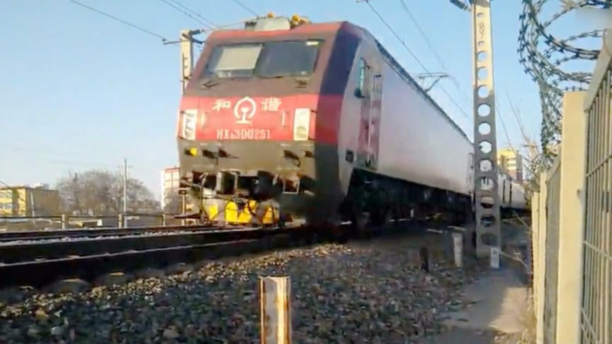 全程23小时运行1861公里 K1453次列车由北京西开往赣州