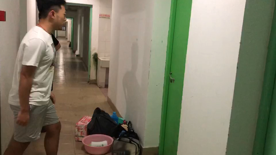 当寝室门被反锁的正确打开方式