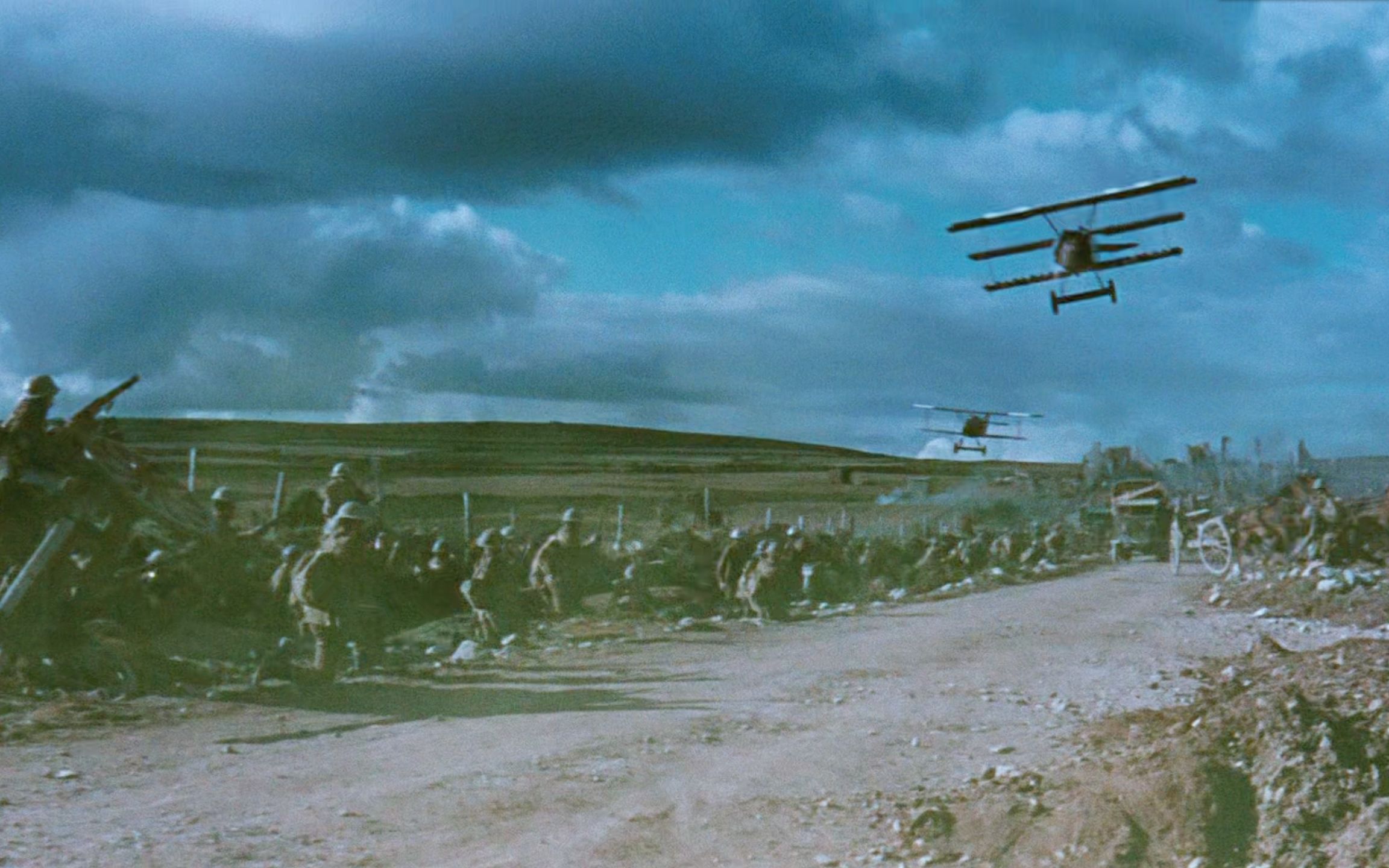 英军12个步兵师驰援前线,德军陷入危急状态,信天翁战机紧急升空!