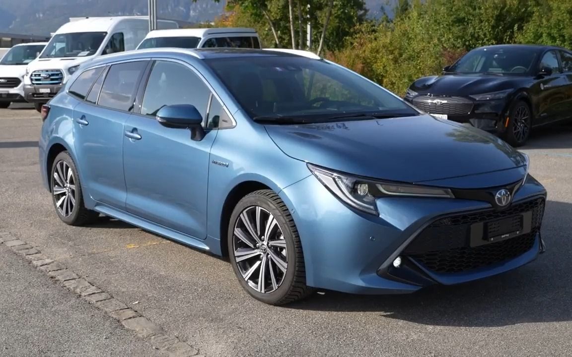 2022款丰田卡罗拉旅行车运动混合动力车的外观内饰