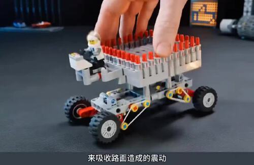 玩具车模拟5种汽车悬挂测试其性能