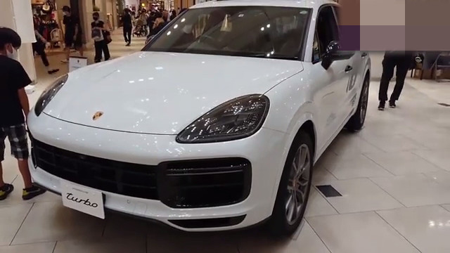 高清实拍2020款保时捷卡宴Turbo