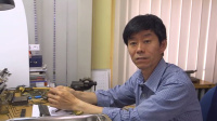 我在故宫修文物 电影版 故宫收藏的钟表是比较早期世界各地的 地位是...