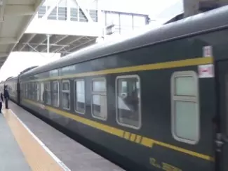 ·K71次列车离开义乌车站