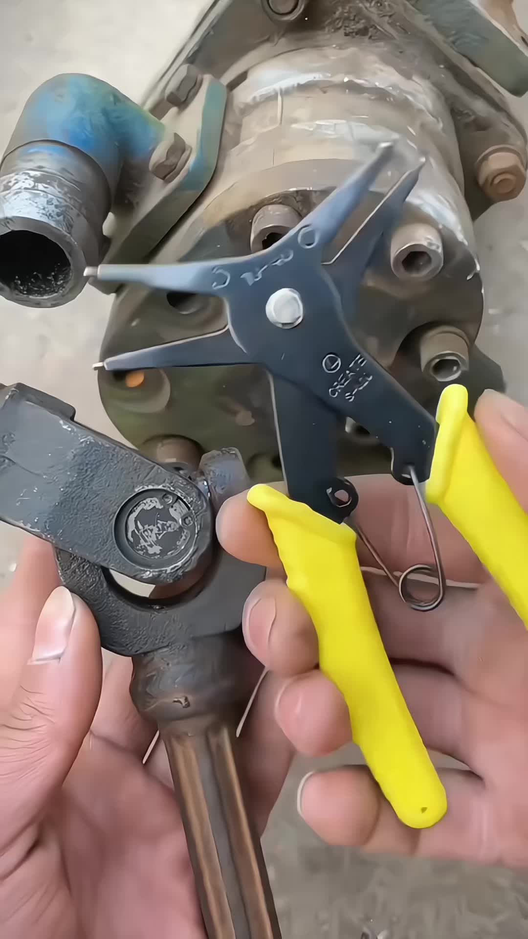 这款两用卡簧钳,内卡外卡都能轻松搞定#维修工具 #卡簧钳 #高性能...