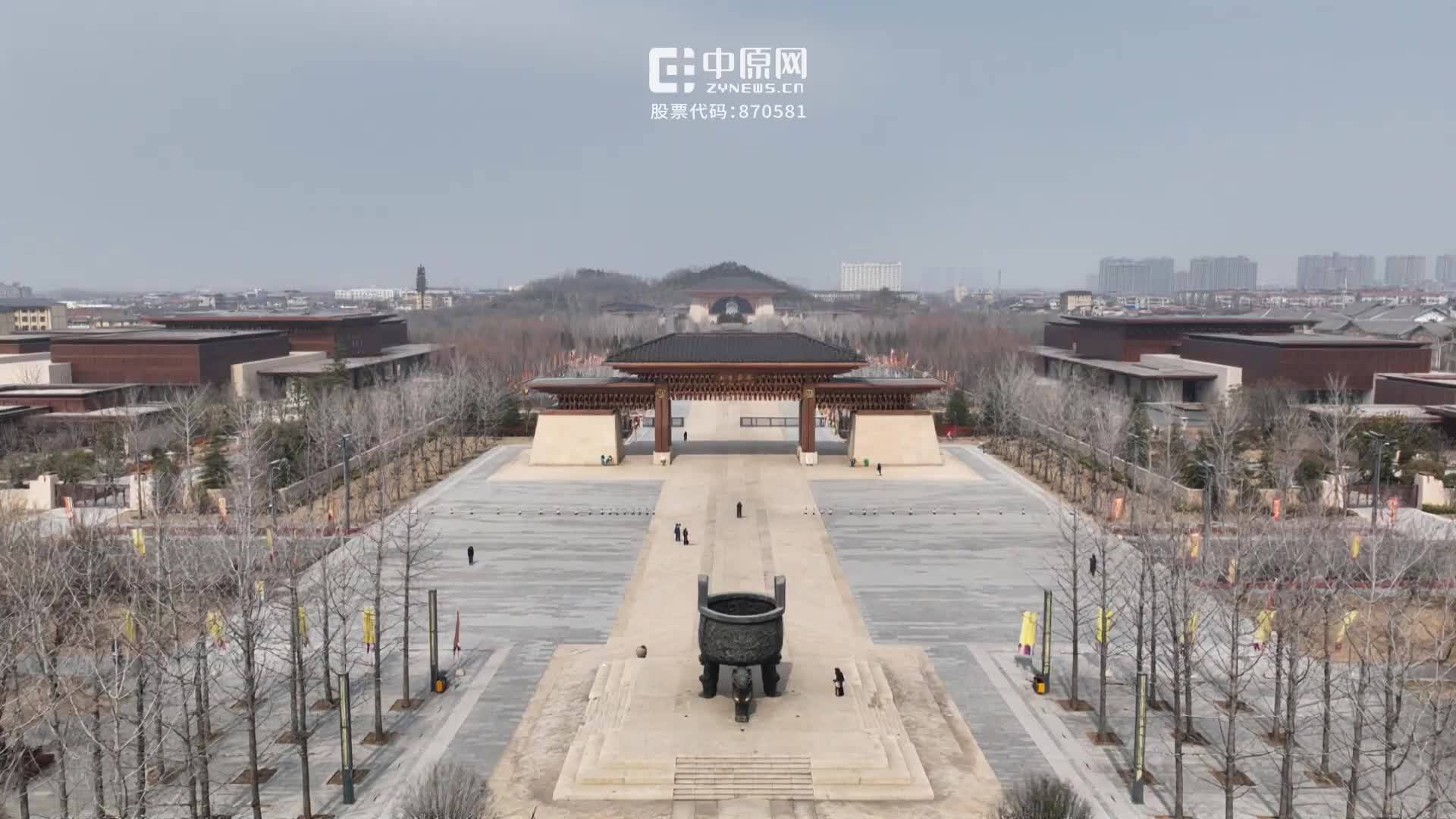 ...轩辕殿的琉璃瓦上开出十万朵桃花,青铜纹路在AI笔尖抽条成林,系祖坛...