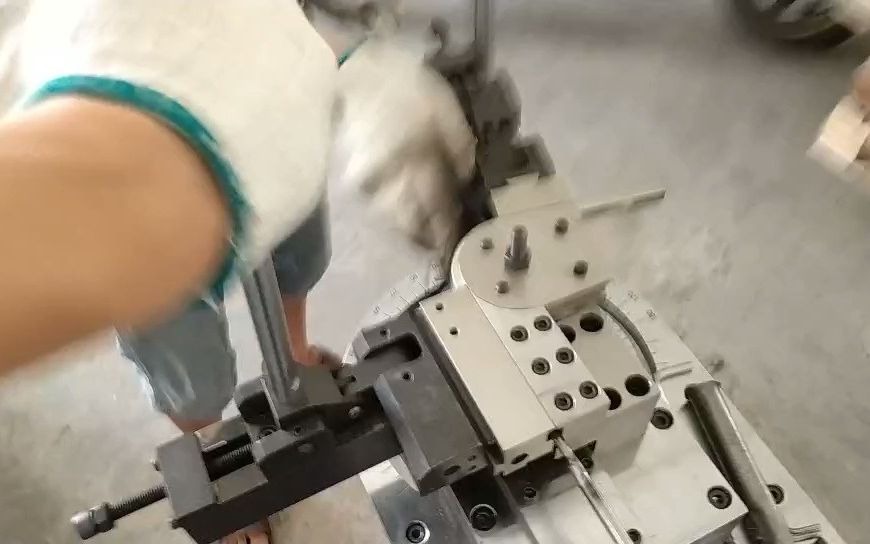 带防皱模抽芯手动弯管机