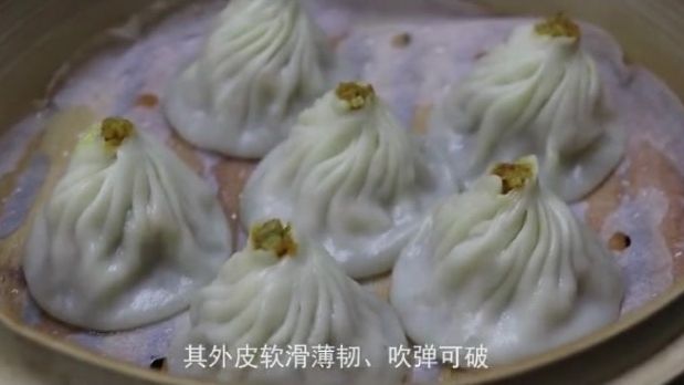 皮薄汁多的上海鲜肉小笼包的关键是猪皮冻,金牌厨师详细制作过程