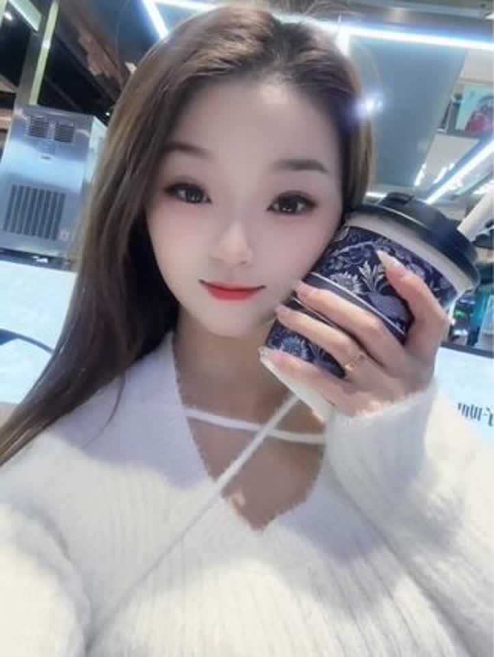 摩内咖啡·果茶饮品(苏州金鹰店) 跟小姐妹逛累了就来一杯吧!口感不错...
