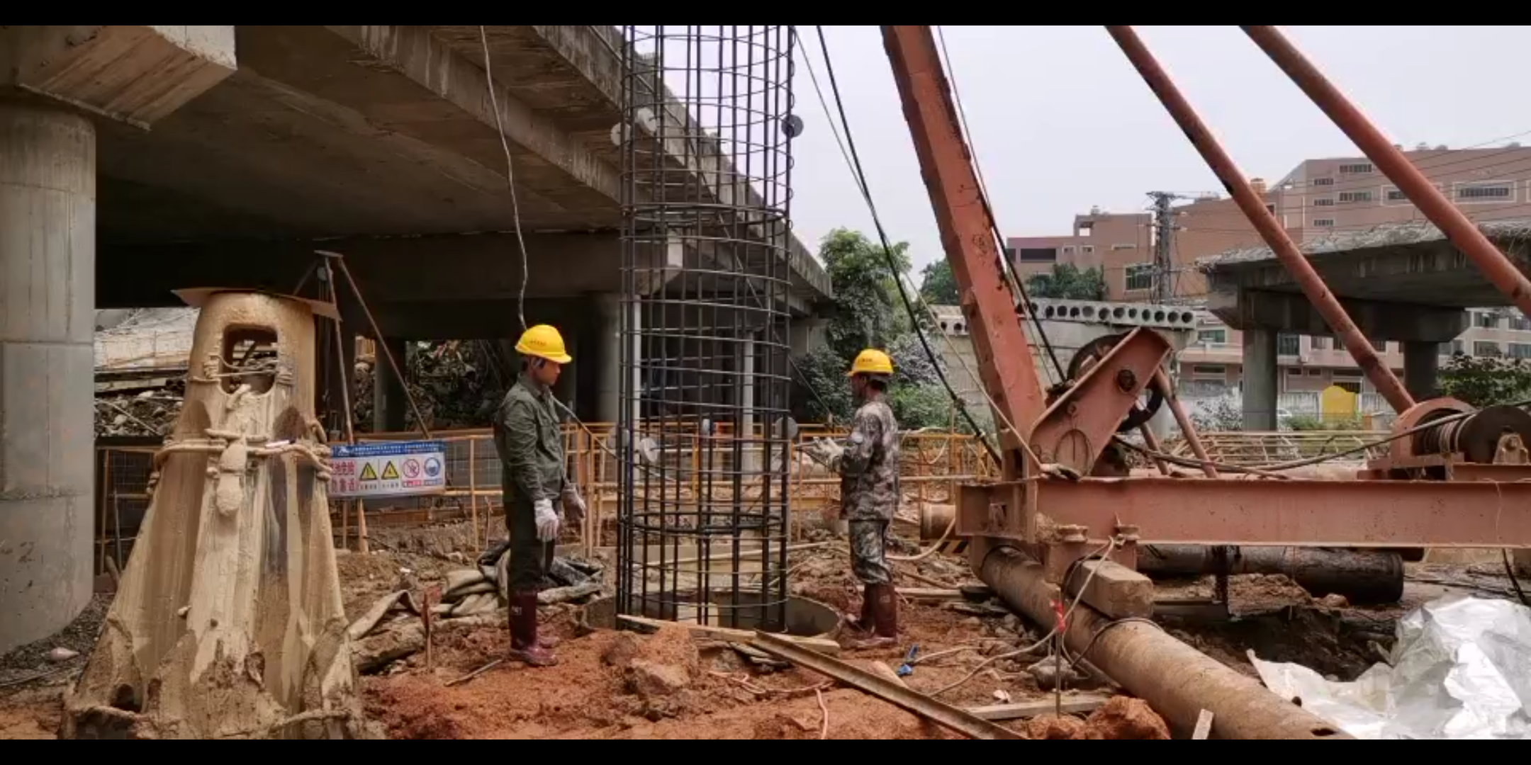 工地日常#钻孔灌注桩下放钢筋笼