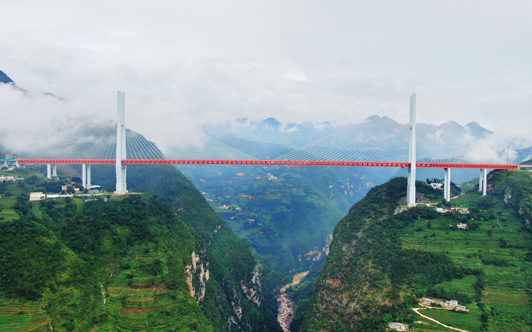 上帝视角:航拍世界第一高桥,北盘江大桥
