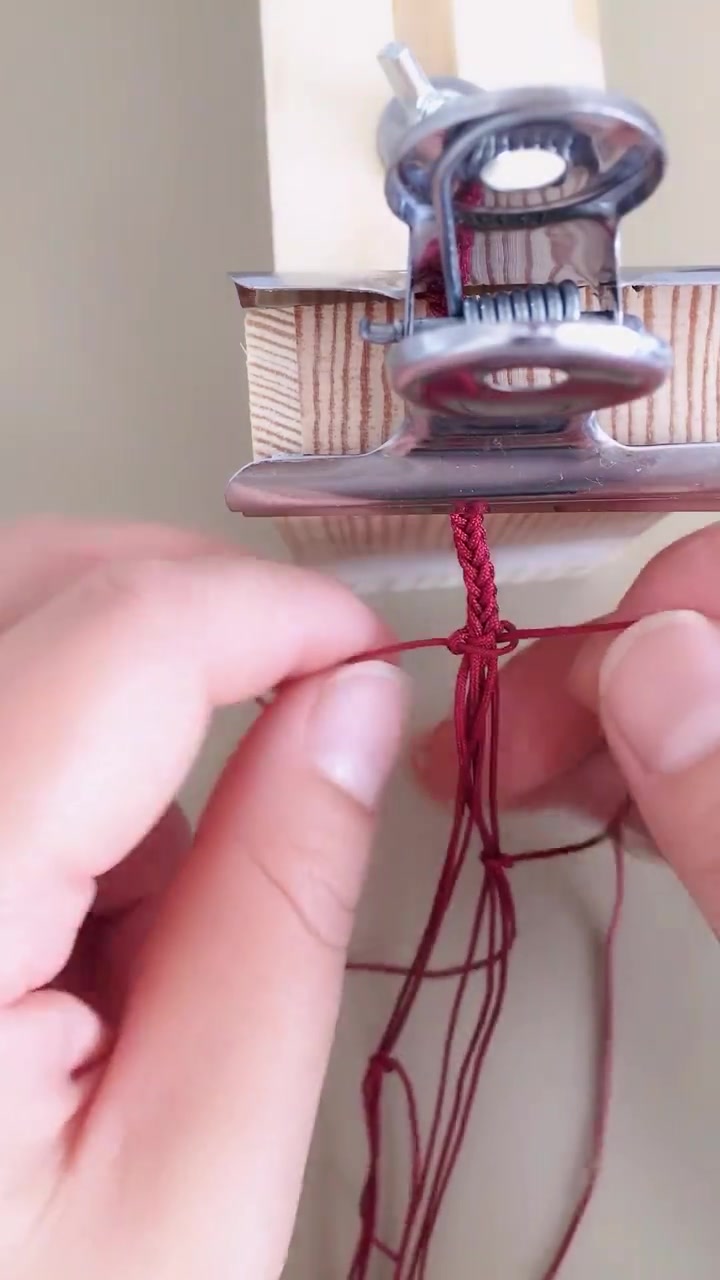 【编织】编绳八股辫结尾手链收尾手工编绳教程_愿你眼里的星星_温柔...