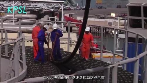 海底电缆是怎么铺设的?