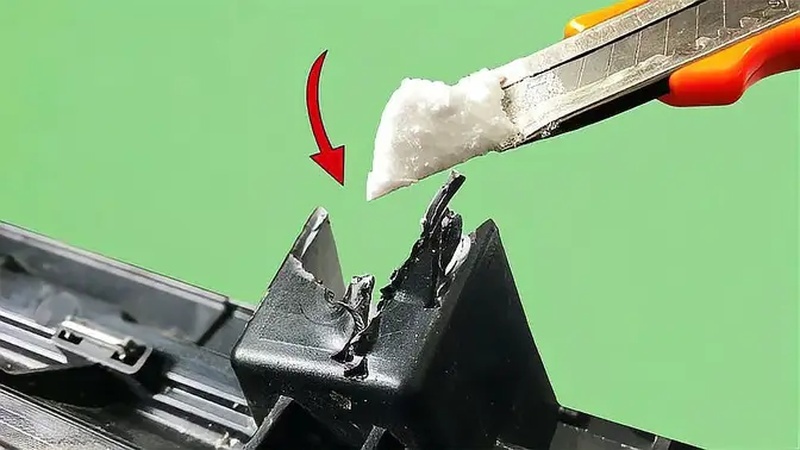塑料件破损断裂怎么办教你一招,用盐和强力胶自己也能修复!
