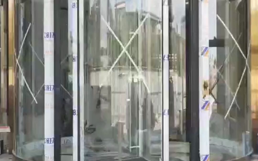 两翼旋转门厂家,安康酒店办公楼出入口必备大门