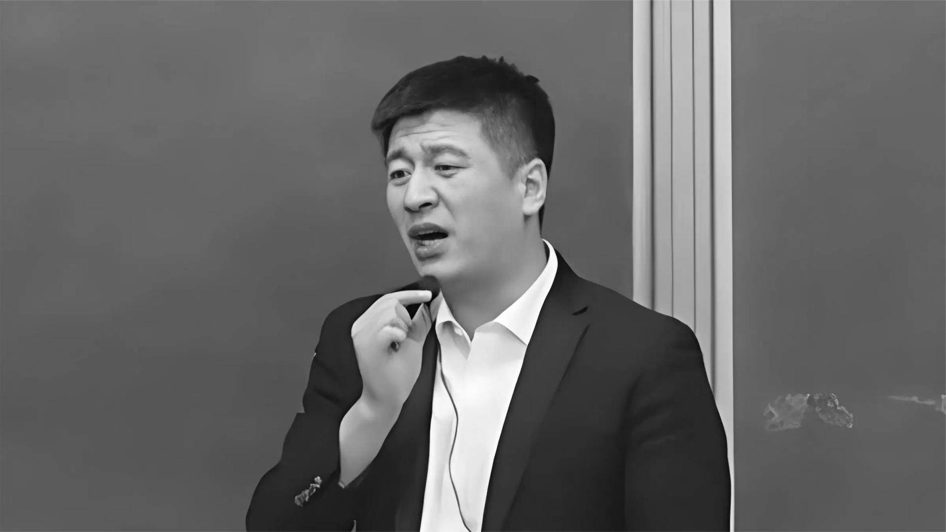 张雪峰因心源性猝死逝世,网友缅怀:张老师是很多人考研路上的引路人