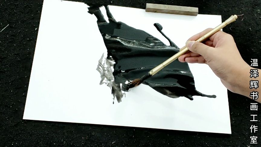 泼墨泼成这样怎么画?还好后面才精彩,和尚才是点缀~