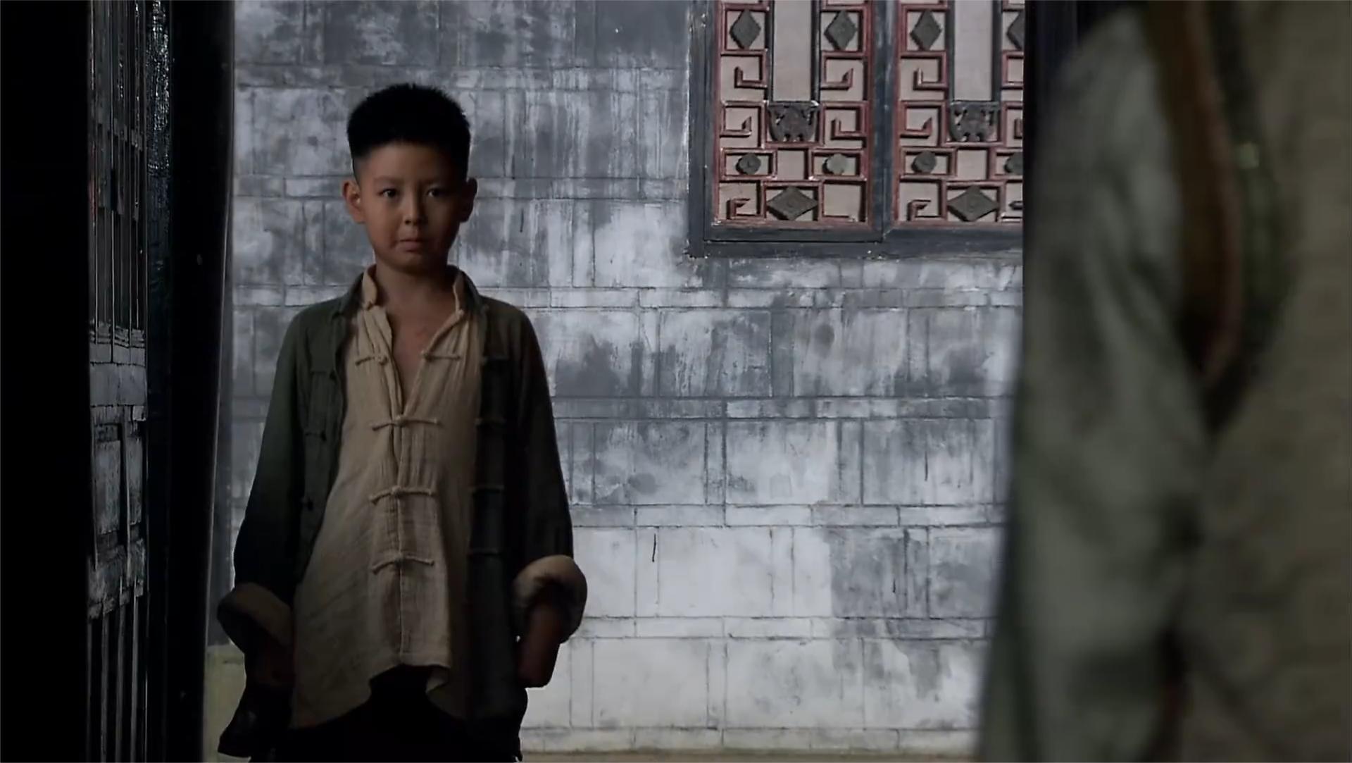 养子处处被少爷欺负,羞怒打了教书先生,直接家法伺候