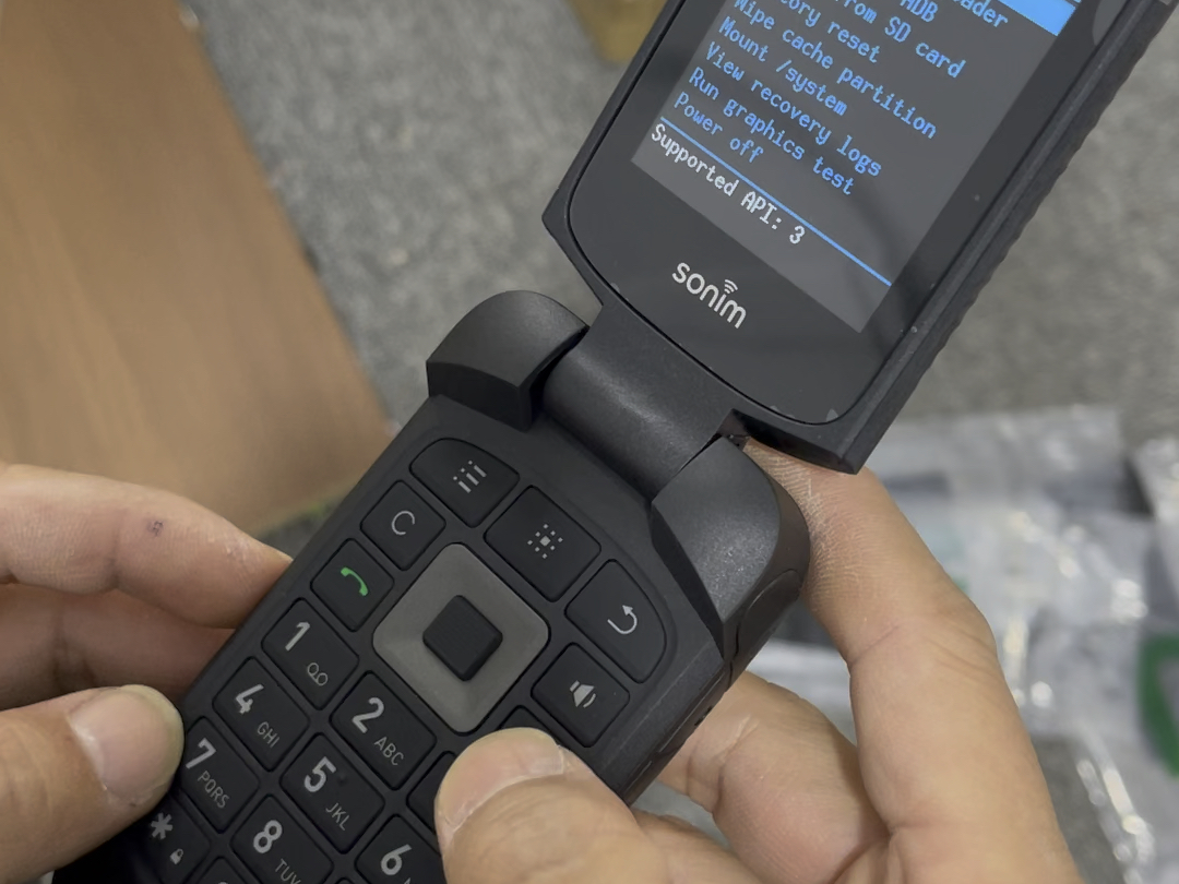 常规安卓机进recovery演示,适应于cat、sonim、京瓷、夏普、moto、...