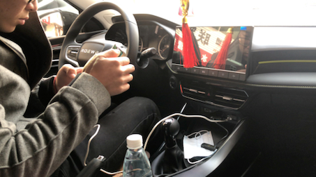 春节期间在攸县小路开2021款荣威i5手动挡