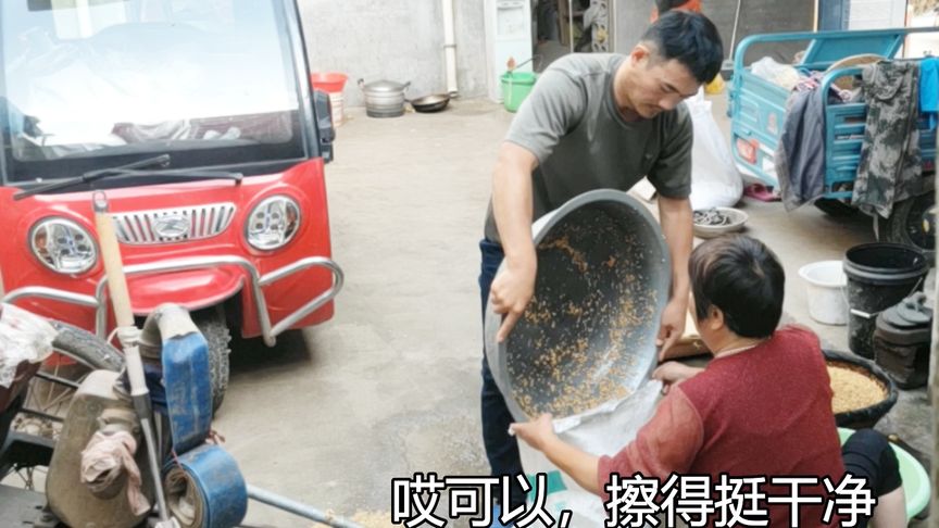 农村快要失传的传统面粉制作流程,第一次做,老妈直夸我做的不错