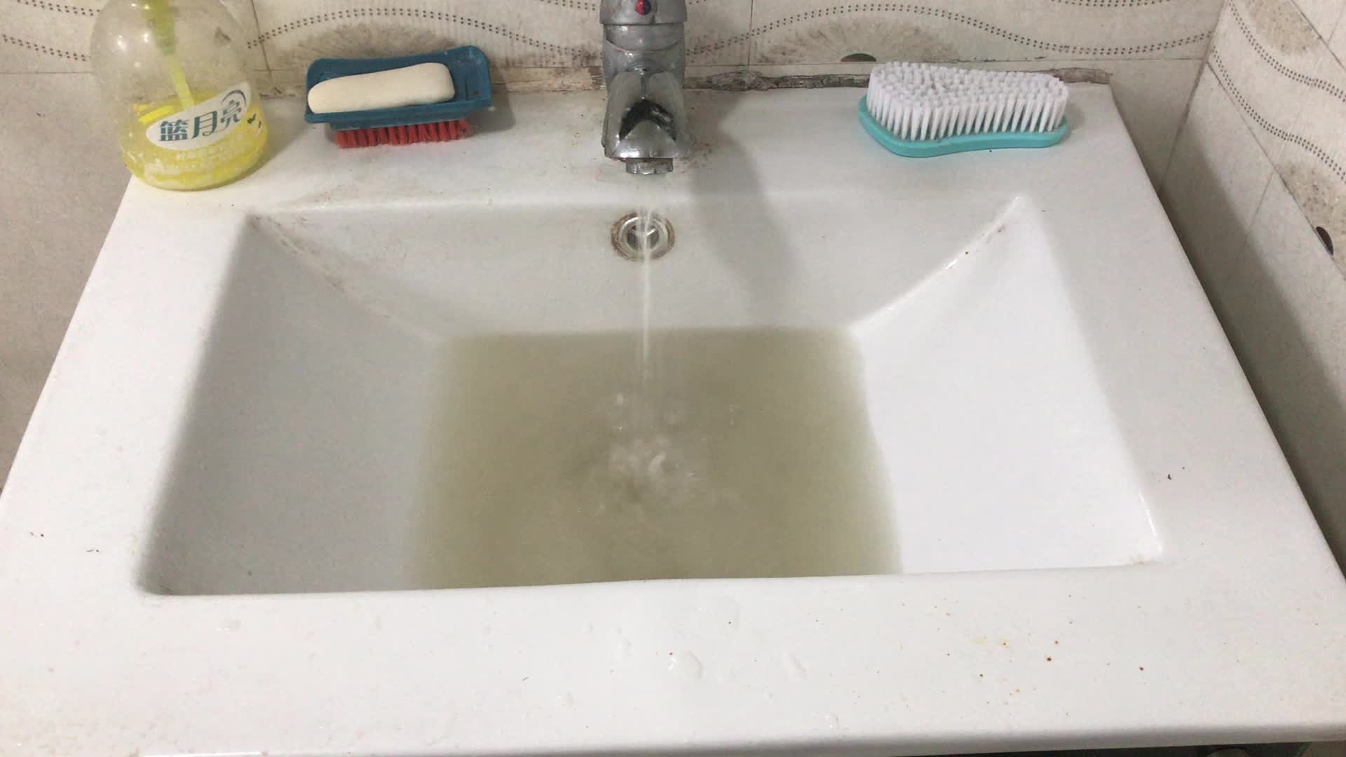 不洗水管让里面的污垢滋生细菌?净水机只能过滤不能杀菌#儿童节#