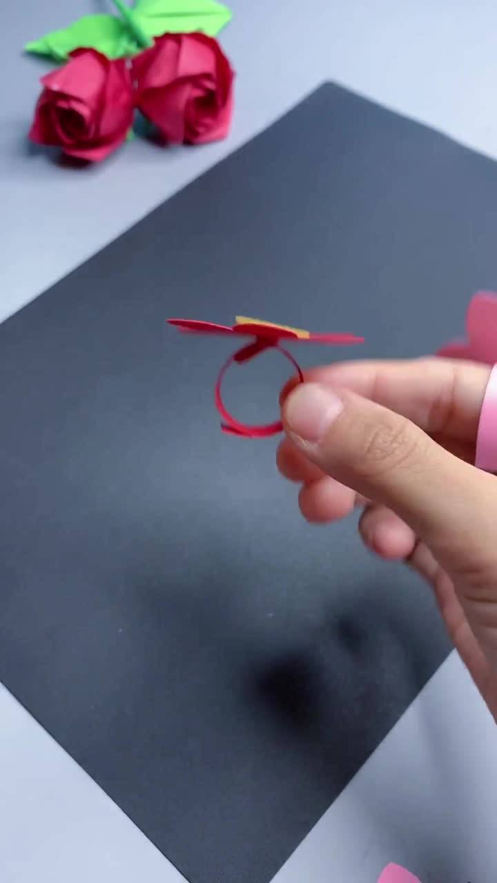 手工:女孩子超爱的手工戒指来啦,花朵戒指还能转圈圈